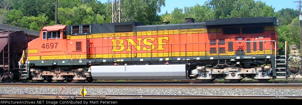 BNSF 4697